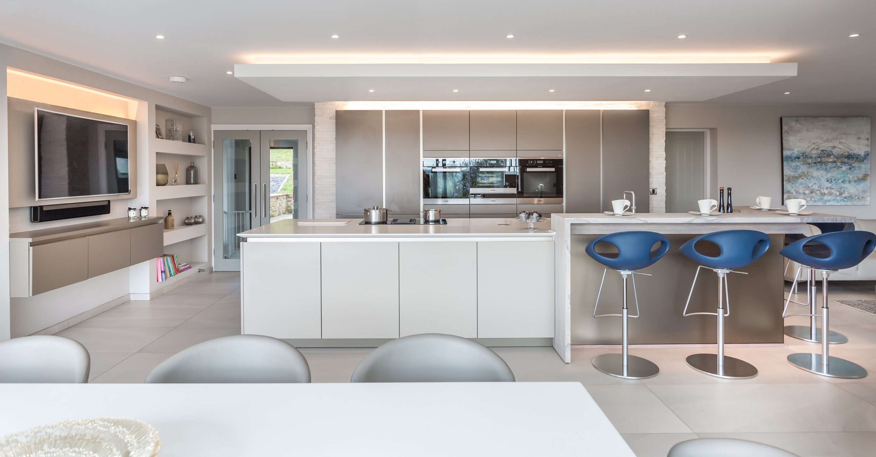 A beautiful zoned kitchen for a re-modelled farmhouse - Stuart Frazer